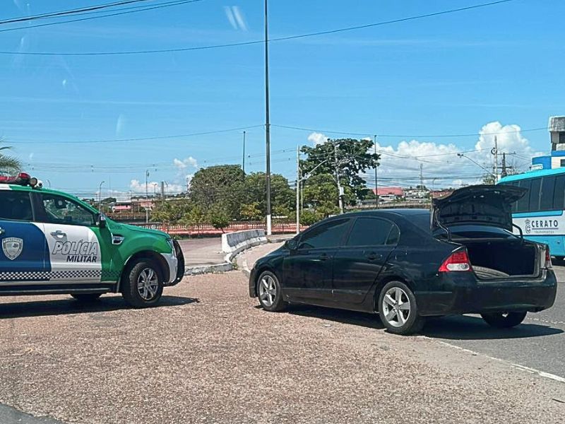 Vídeo: No Centro de Manaus, PM encontra homem morto só de short dentro de carro - Expresso AM